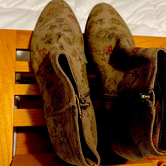 American Rag | Shoes | American Rag With Designs Size 7 Low Boots Dont ...